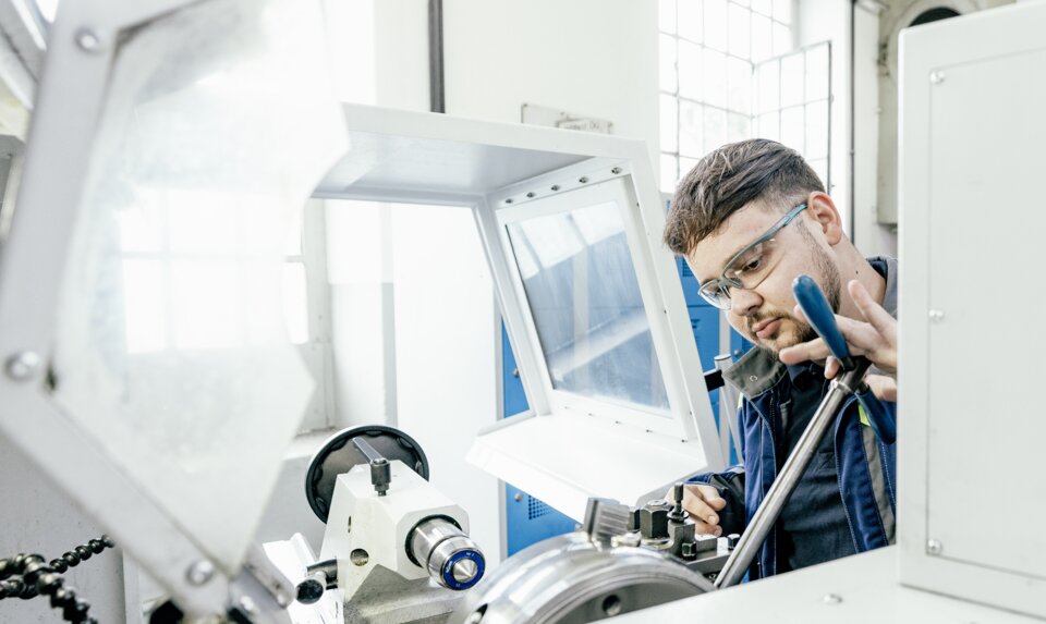 Machining Mechanic in turning and milling machine systems